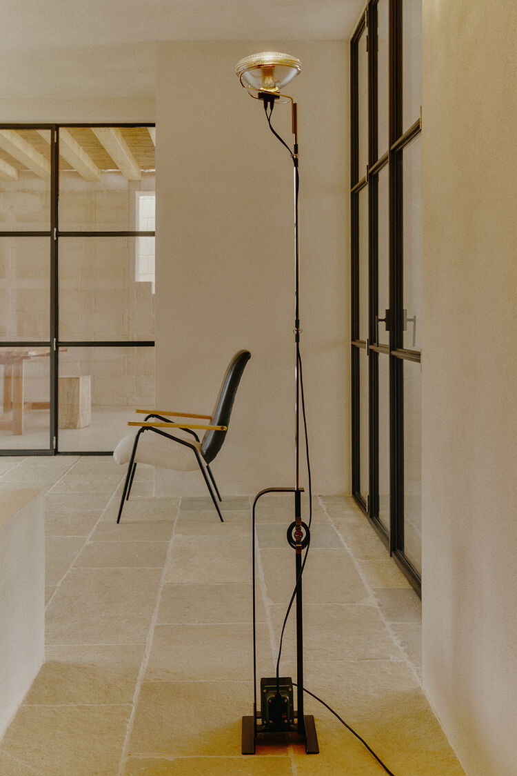 Contemporary and Modern Living Room lighting | Flos Official Online Store